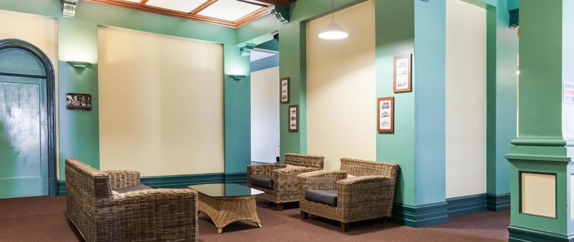 Hides Hotel |Cairns Hotel – Hides Hotel – Cairns – Australia